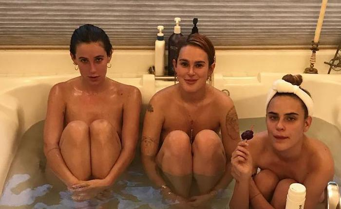Rub A Dub Dub A Nip Slip And Three Naked Willis Sisters In A Tub