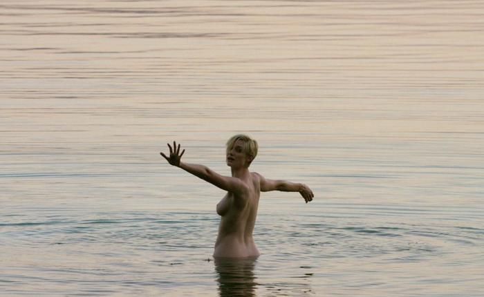 Where Can You See Elizabeth Debickis Bare Naked Golden Globes